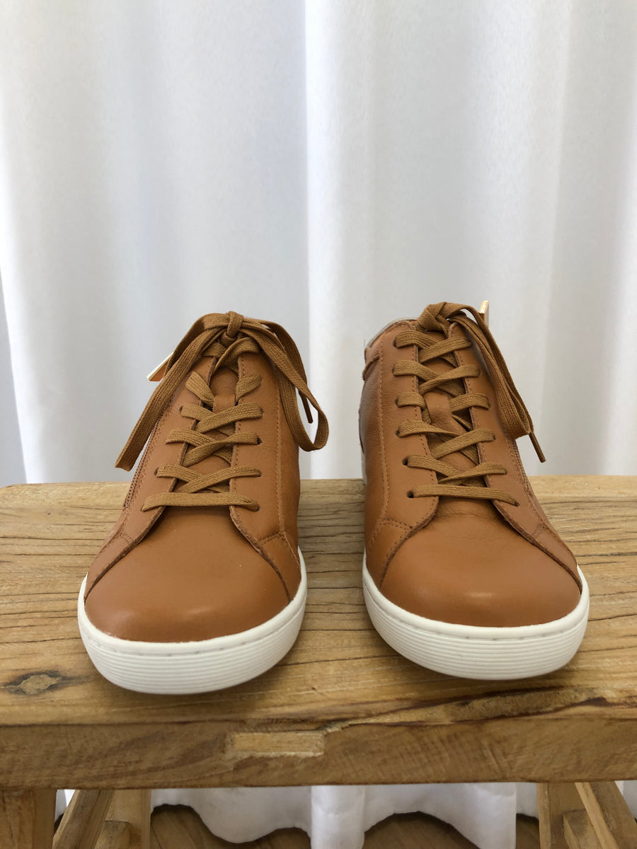 DJANGO & JULIETTE Dusit dj Tan – Cicada By Ayliah